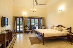 Quarto Standard | Minibar, cofre no quarto, secretária, cortinas/cortinados opacos 