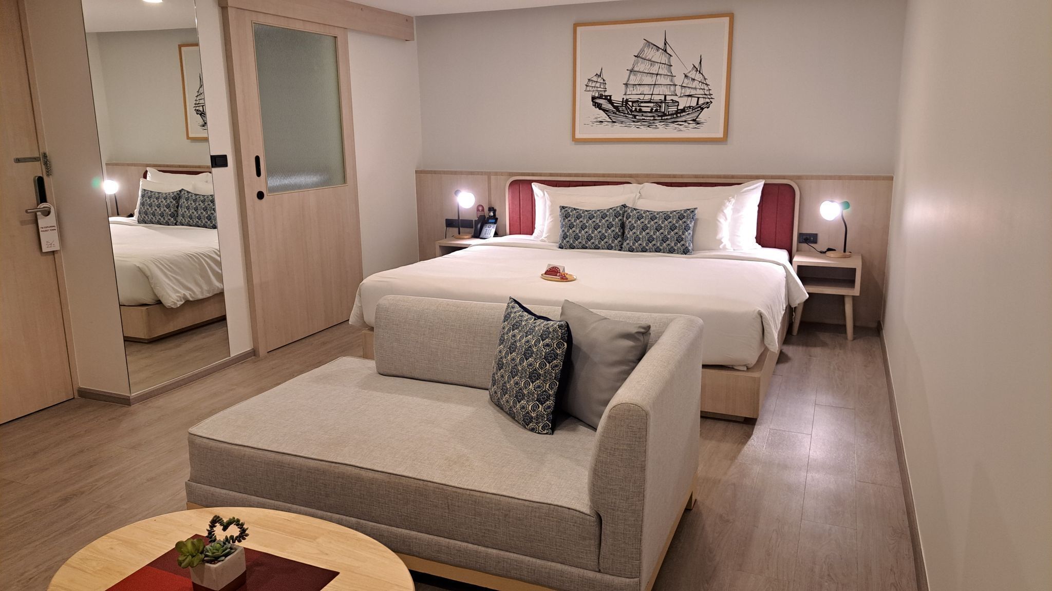 Quarto Standard, sem janelas | Cofre no quarto, com decoração personalizada 