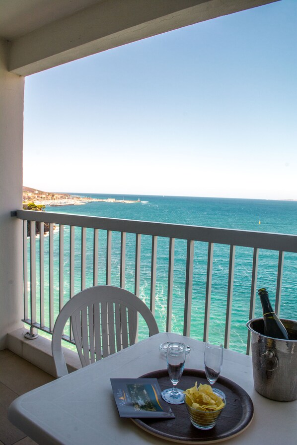 Quarto Clássico com Cama de Casal | Varanda