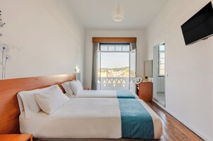 Quarto Twin | Secretária, Wi-fi grátis, roupa de cama fornecida