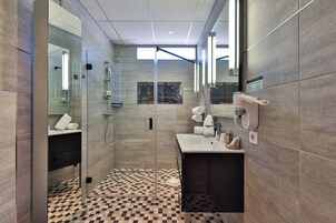 Apartamento conforto | Banheiro | Secador de cabelo, toalhas de banho