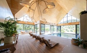 Salas para tratamentos a dois, sauna seca, banheira de hidromassagem
