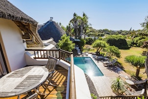 Quarto casal ou duplo superior, vista para o jardim | Sacada