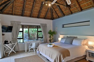 Suíte lua de mel, vista para o jardim | Cofres nos quartos, individualmente decorados