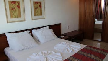 Suite Master Quadruple | 1 quarto, cofre no quarto, secretária, cortinas/cortinados opacos