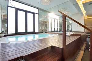 Sala(s) para tratamentos a casais, sauna, banheira de hidromassagem 