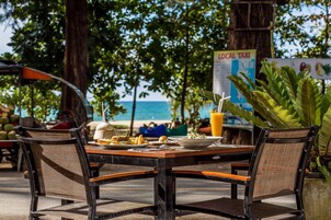 2 restaurantes, almoços servidos, cozinha do leste europeu 