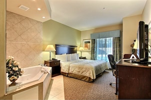 Quarto Standard, 1 cama king-size, não fumadores, banheira de hidromassagem | Roupa de alta qualidade, camas de colchão pillowtop