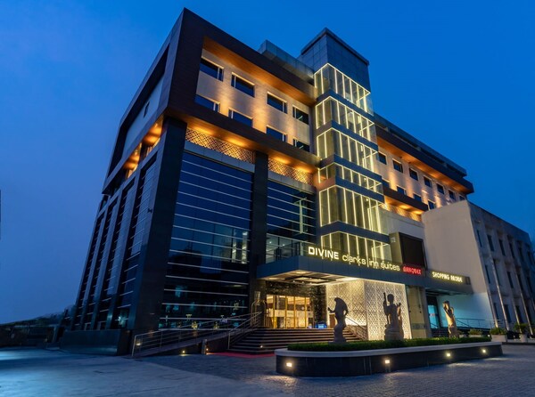 Divine Clarks Inn Suites - Kurukshetra
