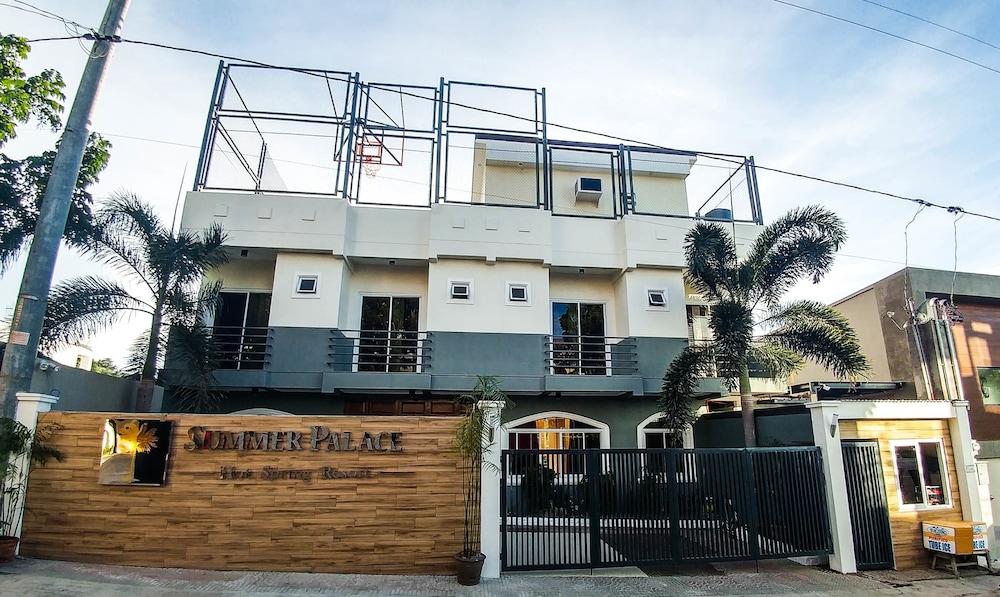 Summer Palace Hotspring Resort - Calamba