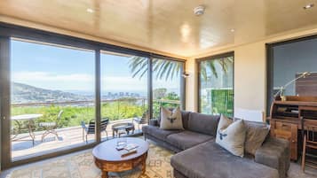 Apartamento Comfort, 1 cama queen-size, não fumadores | Sala de estar | TV de ecrã plano