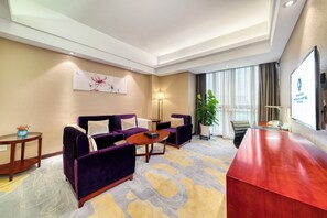 Suite Deluxe | Secretária, cortinas/cortinados opacos, Wi-fi grátis 