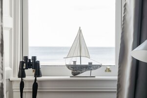 Quarto Twin, casa de banho anexa, vista para o mar ((2nd Floor))