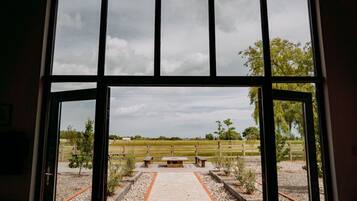 Villa, 2 quartos, não fumadores, vista para o pátio | Vista do quarto