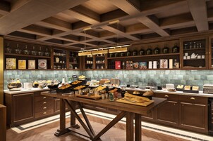 Café da manhã com buffet todos os dias (EUR 20 por pessoa) 