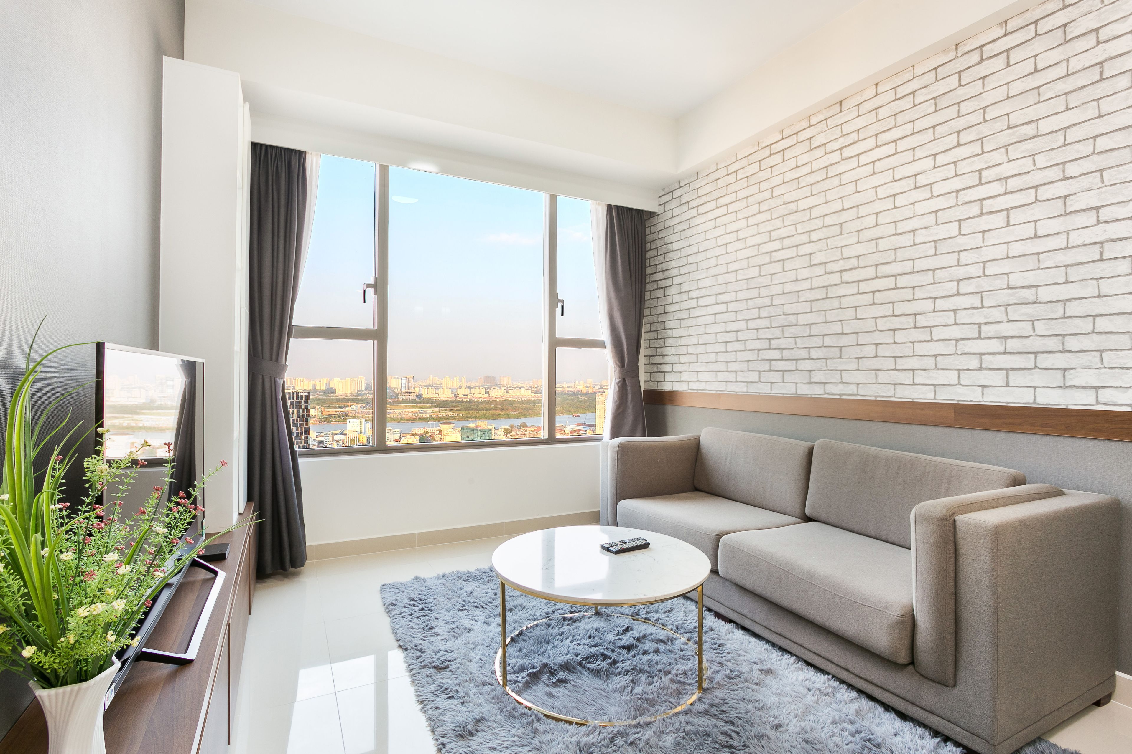 Apartamento conforto, 2 quartos, 2 banheiros, na torre | Sala de estar | TV LED 40 polegadas com canais a cabo