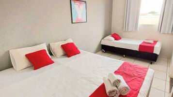 Quarto Triplo, várias camas | Wi-fi grátis, roupa de cama fornecida