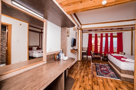 Quarto Duplo ou Twin Premium, 1 cama de casal, fumadores, vista para a colina | 1 quarto, roupa de alta qualidade, cofre no quarto