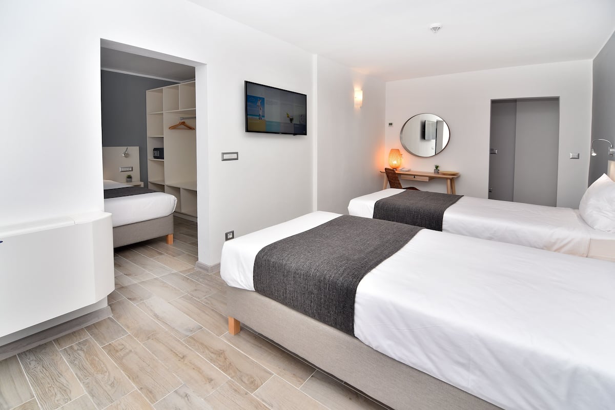 Suite Deluxe | Minibar, cofre no quarto, secretária, Wi-fi grátis 