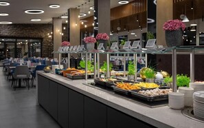 Café da manhã com buffet diário (EUR 11.50 por pessoa)