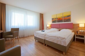 Quarto casal conforto | Escrivaninha, cortinas blackout, quartos à prova de som