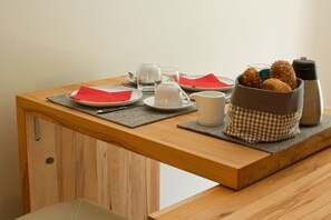 Estúdio | Refeições no quarto