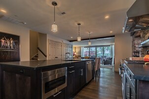 Apartamento Signature, cozinha, vista para o rio | Cozinha privada | Uma cafeteira/bule 