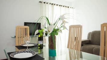 Apartamento Familiar, várias camas, não fumadores | Refeições no quarto