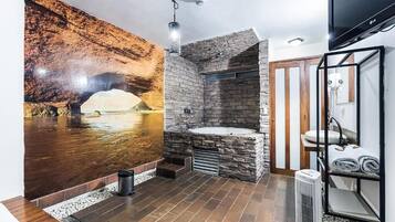 Quarto Comfort | Casa de banho | Um secador de cabelo, toalhas fornecidas