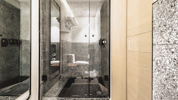 Habitáculo | Casa de banho | Um polibã, artigos de higiene ecológicos, um secador de cabelo
