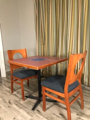 Quarto Standard, 1 cama king-size, não fumadores | Cozinha privada