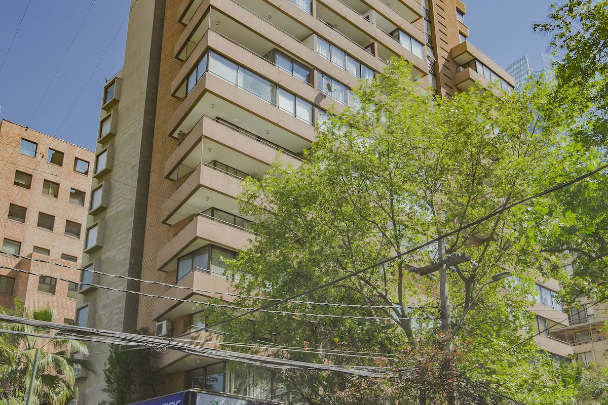 Apartamento Empresarial, 1 cama queen-size, não fumadores | Sala de estar | TV de ecrã plano