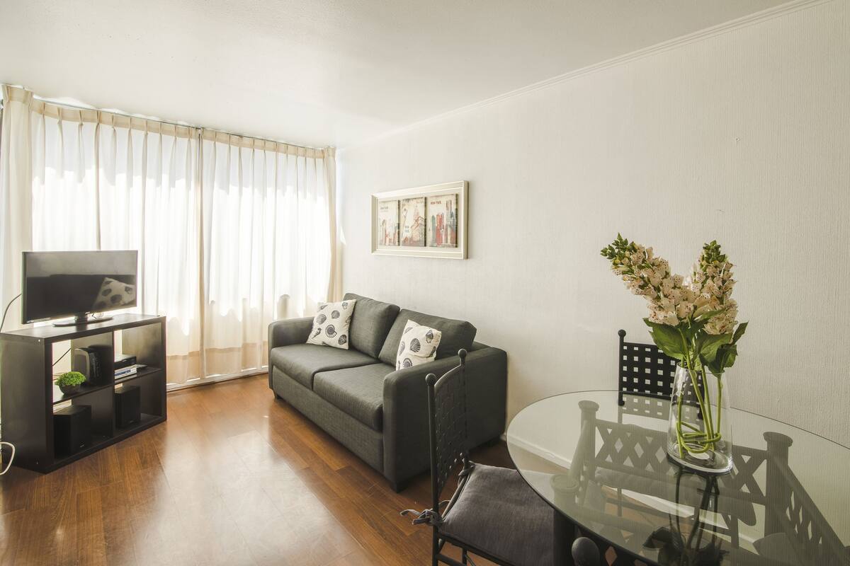 Apartamento Standard, 1 cama de casal e sofá-cama, não fumadores | Sala de estar | TV de ecrã plano