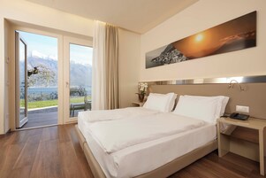Quarto Duplo ou Twin Standard, junto ao jardim | Cofre no quarto, Wi-fi grátis, roupa de cama fornecida 