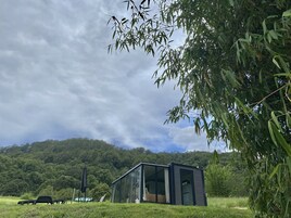 Cabana de Madeira Premier | Cofre no quarto, com decoração personalizada, ferro/tábua de engomar