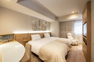 Cofres nos quartos, cortinas blackout, Wi-Fi de cortesia, roupa de cama