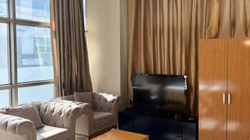 Roupas de cama premium, camas com colchões pillow-top, Wi-Fi de cortesia