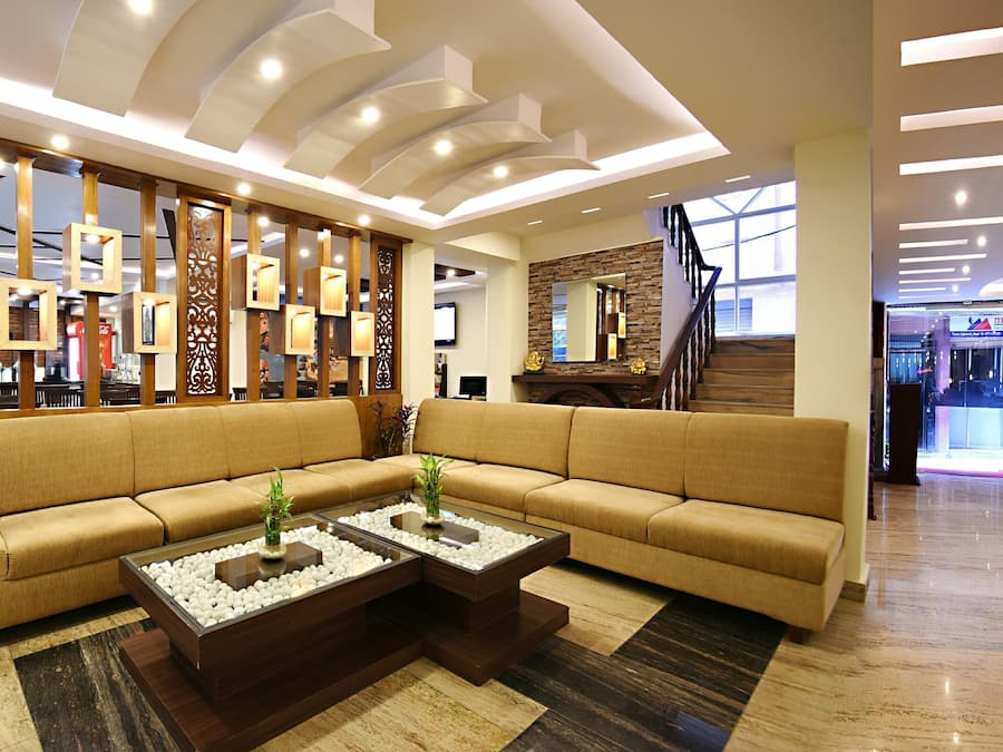 Área de estar no saguão