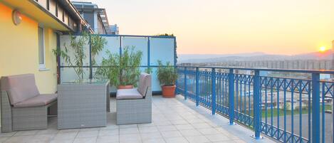 Apartamento panorâmico, terraço, vista para a cidade | Terraço/pátio