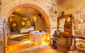 Quarto casal lua de mel | Roupas de cama premium, frigobar, individualmente decorados