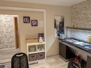 Café da manhã com buffet todos os dias (EUR 8 por pessoa) 