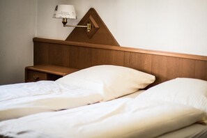 Quarto casal | Cortinas blackout, ferros/tábuas de passar roupa, Wi-Fi de cortesia