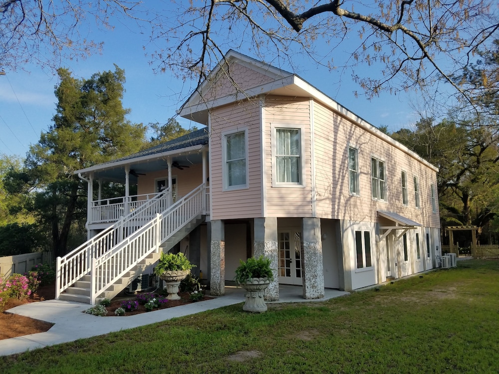 Abita Springs Hotel - Mandeville, LA