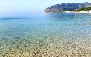 Quarto Triplo, varanda, vista para o mar | Lençóis italianos Frette, roupa de alta qualidade, secretária 