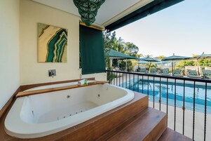 Pool Flat Ambar | Banheira de hidromassagem privativa
