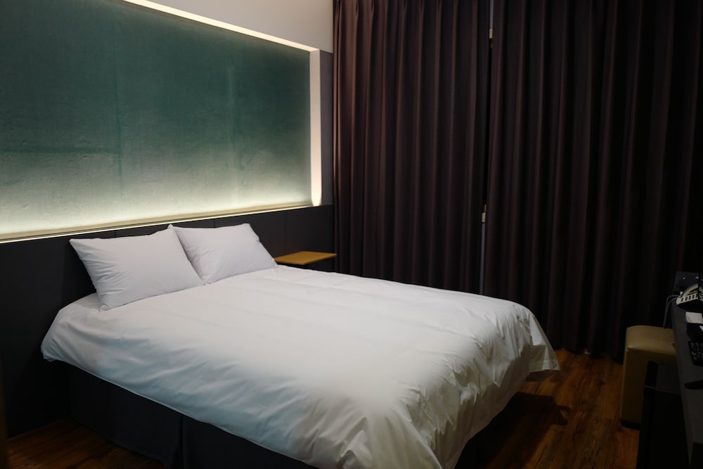 Renaissance Hotel - Hostel - Jeju