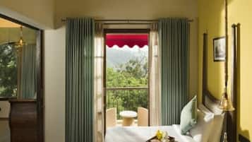 Suite de Luxo, 1 cama king-size, não fumadores | 1 quarto, camas de colchão viscoelástico, minibar, cofre no quarto