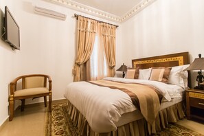 Quarto Duplo Superior | Roupa de alta qualidade, camas de colchão pillowtop, cofre no quarto