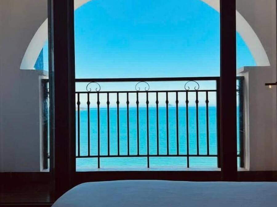 Quarto Premier, vista para o mar | Roupa de alta qualidade, camas de colchão viscoelástico, minibar