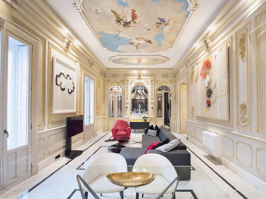 Suite Deluxe (Alfonso XIII) | Cofre no quarto, com decoração personalizada